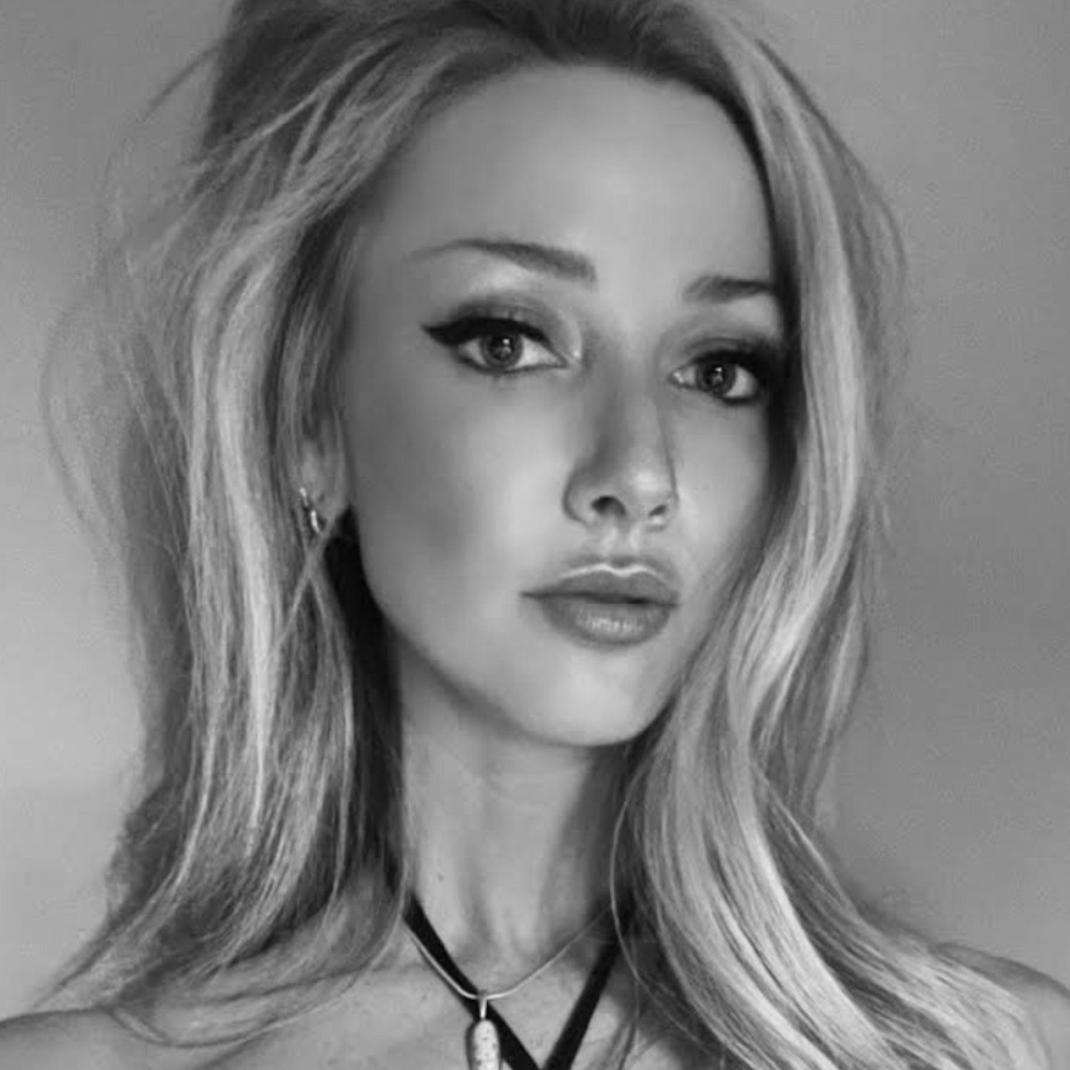 Stacie Costello | London Hair Stylist – Larry King